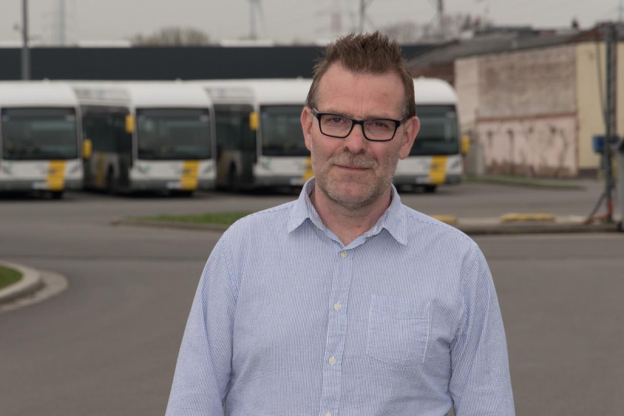 Koen begon op zijn 17 jaar te werken, nu pakt de regering hem elke ...